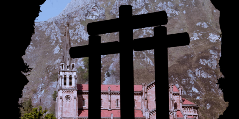 Do Christians Pray In a Certain Direction? Biblical Answer